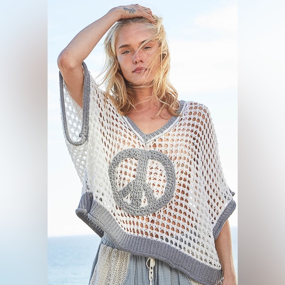 POL | Tops | 57 Last 1 Clearance Pol V Neck Grey White Oversized Peace ...